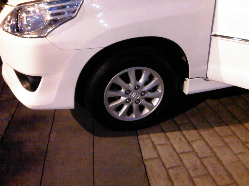 Toyota-Innova-Facelift-wheels