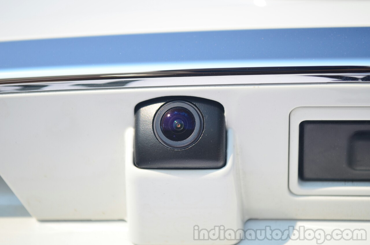 Hyundai Xcent Review reverse camera