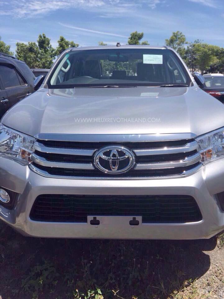 2016 Toyota Hilux Revo front revealed