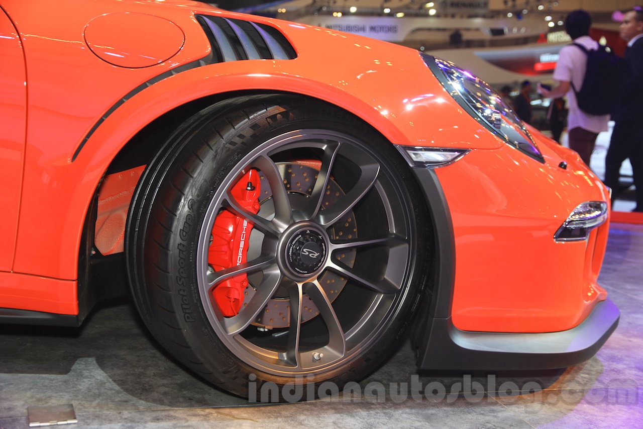 Porsche 911 GT3 RS Front Wheel At The 2015 Gaikindo Indonesia porsche-911-gt3-rs-front-wheel-at-the-2015-gaikindo-indonesia