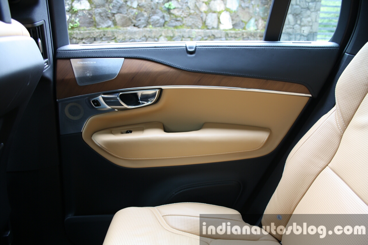 2015 Volvo XC90 D5 Inscription rear door panel full review