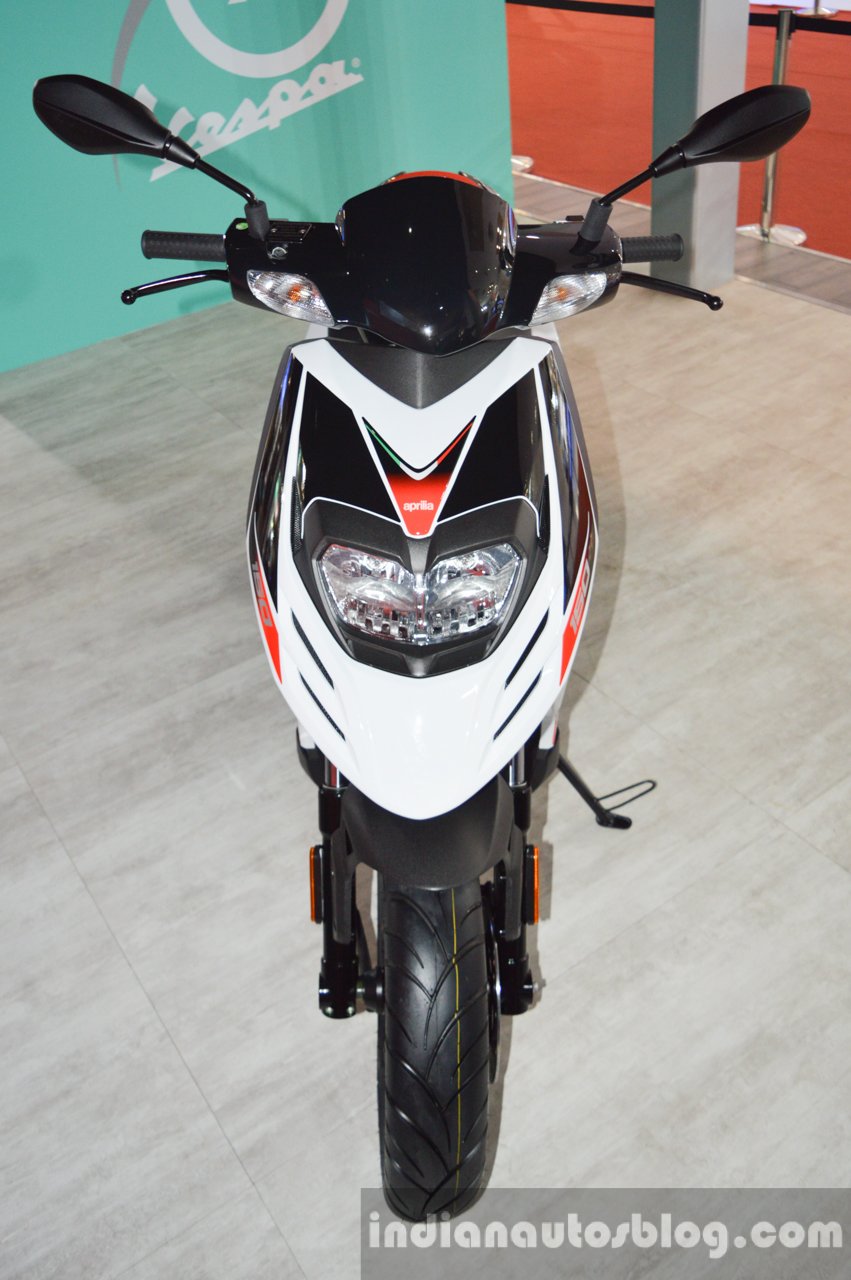 Aprilia SR 150 White front at Auto Expo 2016