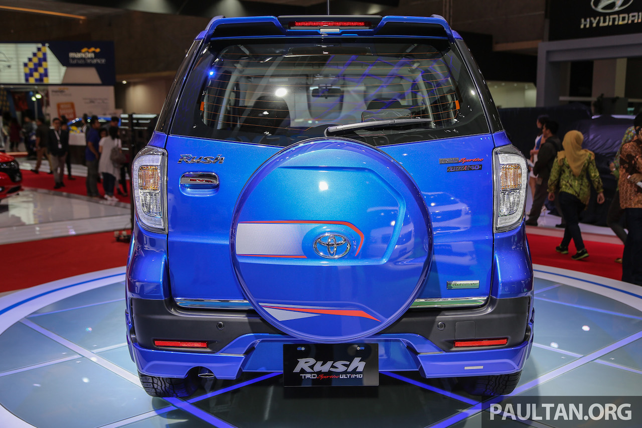 2016 Toyota Rush (facelift) rear showcased at IIMS 2016