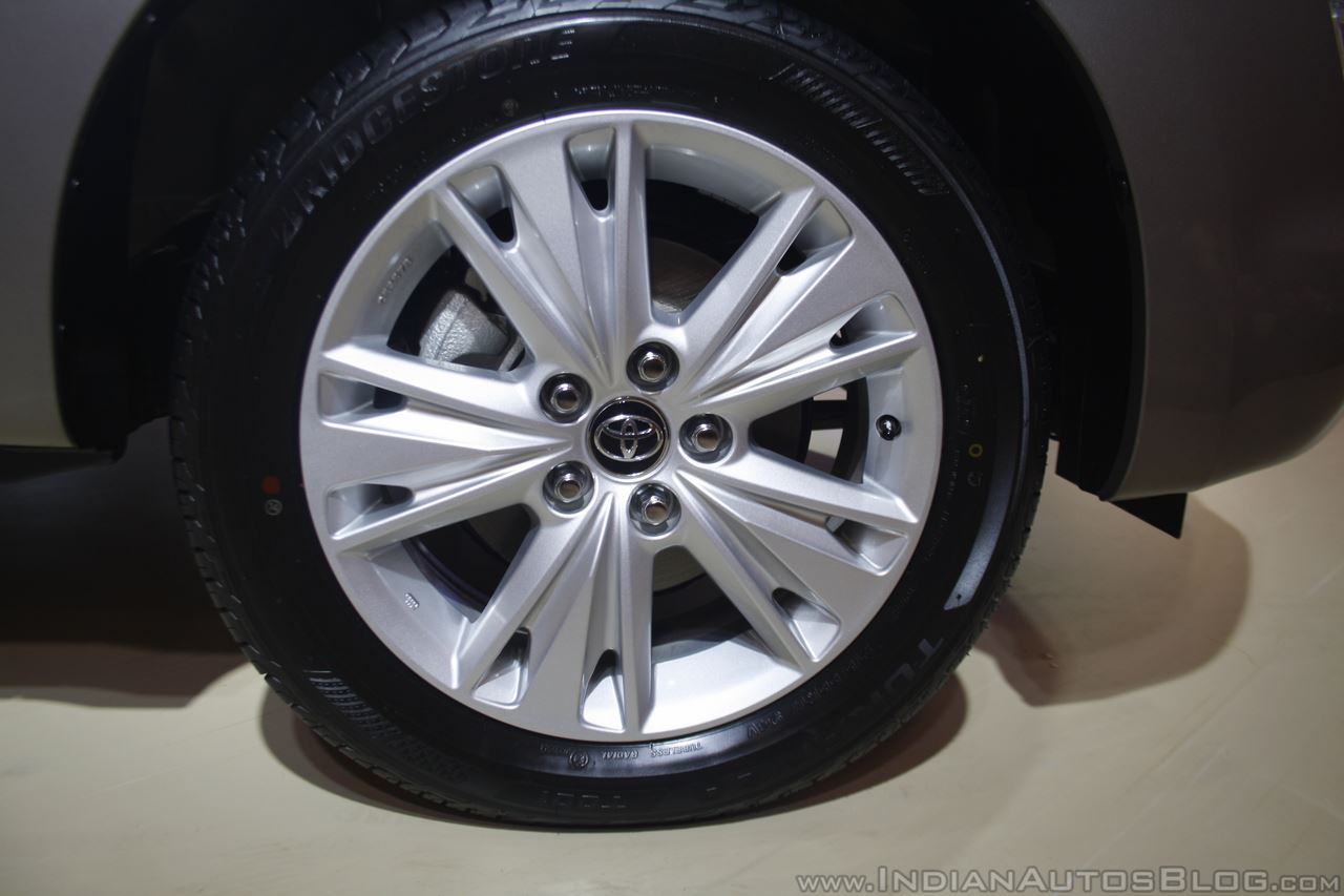 Toyota Innova Crysta 2.4 Z wheel images