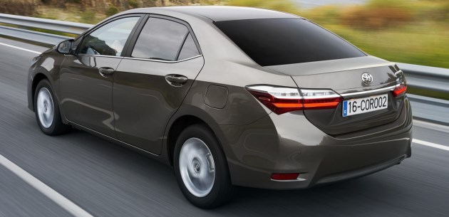 2017 Toyota Corolla rear (facelift) images