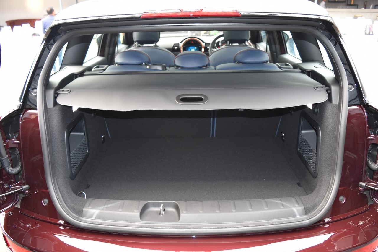 2017 MINI Clubman Cooper S boot