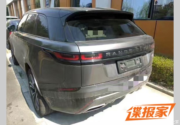 Range Rover Velar rear three quarters spy shot