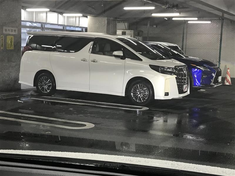 2018 Toyota Alphard (facelift) front three quarters spy shot