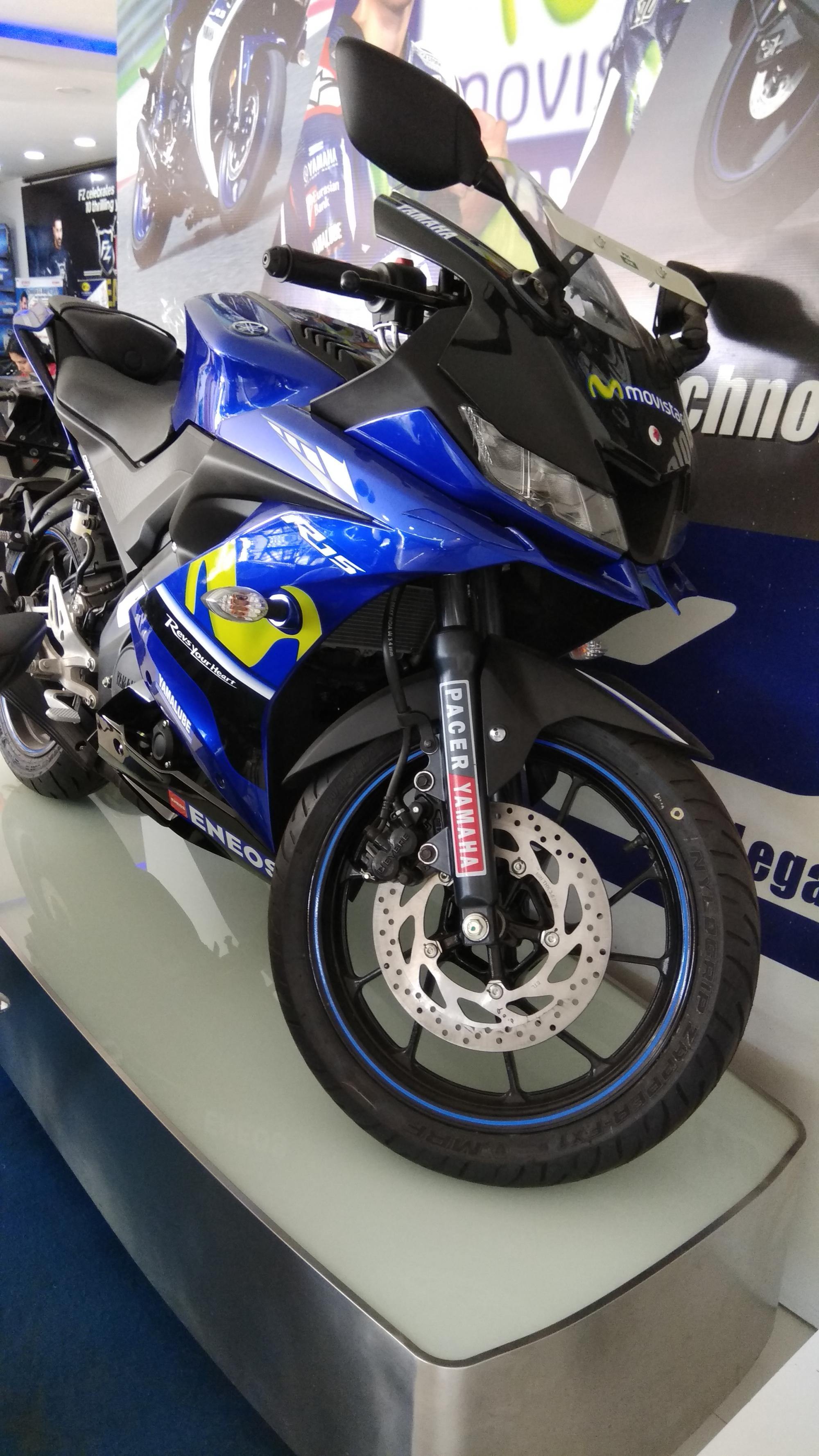 Customised Yamaha R15 Movistar Graphics Front Quar
