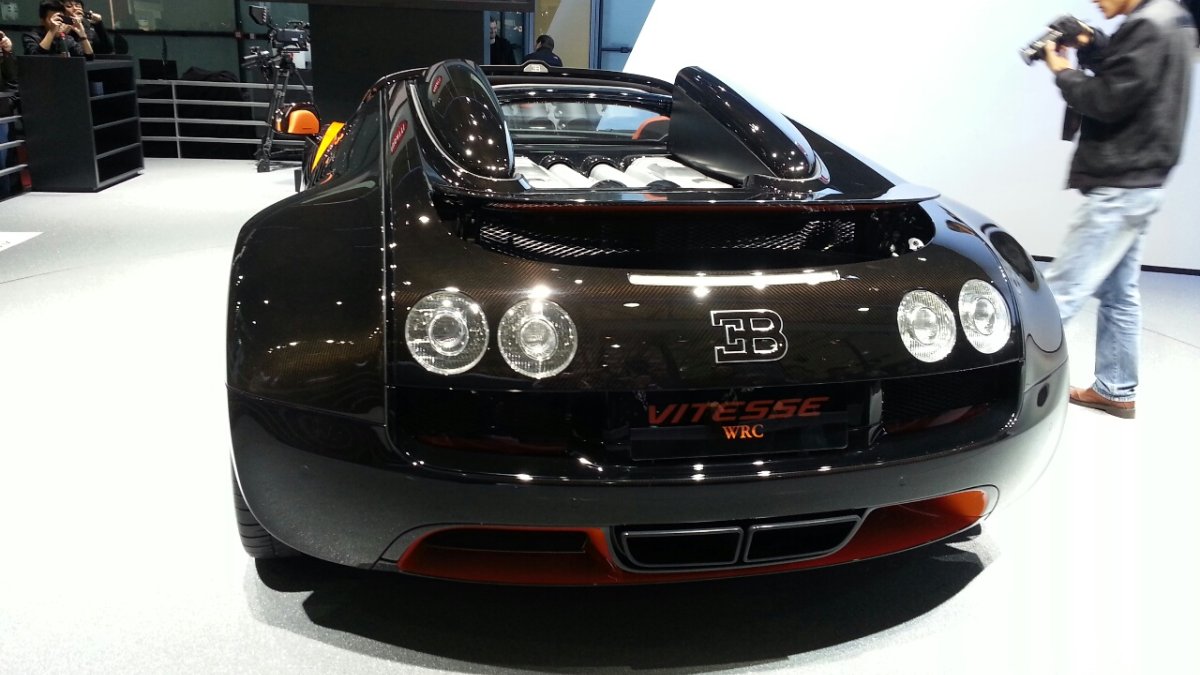 Bugatti Veyron Super Sportmotor Bugatti: Veyron VS Chiron | Gay Car