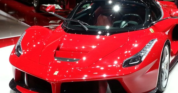 Breaking - La Ferrari steals the show at Geneva