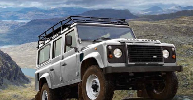 Land Rover Defender to get a mild facelift soon [IAB Report]