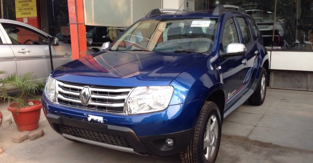 Cosmos Blue Renault Duster Anniversary Edition in images