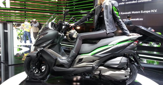EICMA Live - Kawasaki J300 premieres