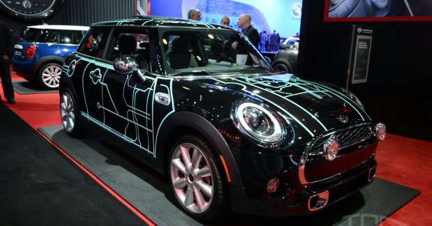 MINI Alex Coyle Cooper Delux - New York Live