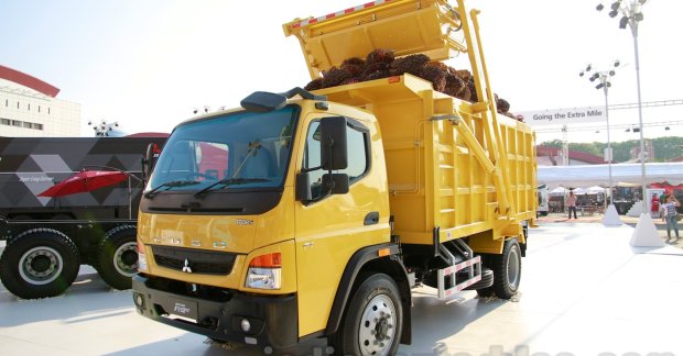 India-made 12T, 25T FUSO trucks unveiled - IIMS 2014