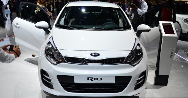2015 Kia Rio - Paris Live