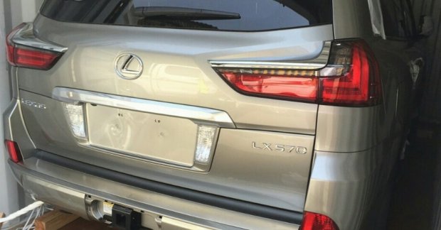 2016 Lexus LX (facelift) spotted in the metal for first time