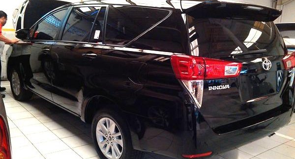 2016 Toyota Innova seen in flesh ahead of world premiere