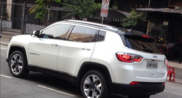 New 2017 Jeep Compass spyshot reveals rear-end styling