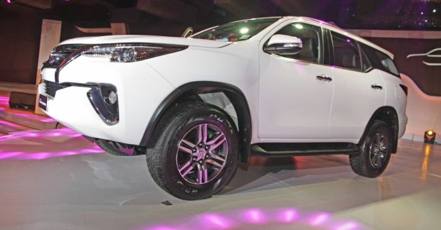 2016 Toyota Fortuner - Features & Specifications