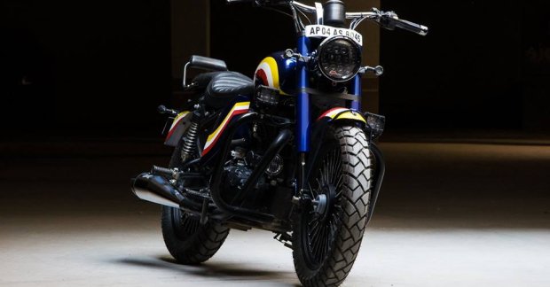 Check out this Royal Enfield Classic 350 Zafiro by Eimor Customs