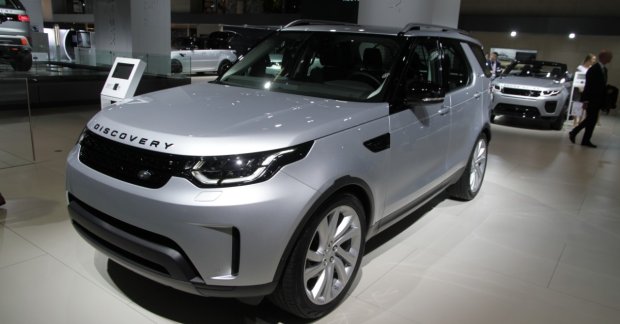 2017 Land Rover Discovery at the IAA 2017 - Live