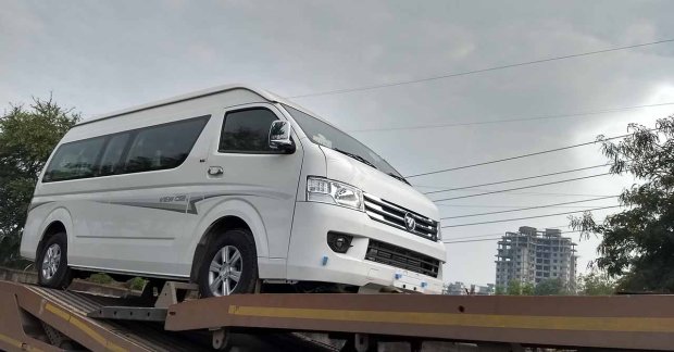 Foton View CS2 spotted on a flatbed in India