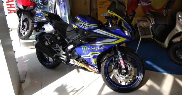 Customised Yamaha R15 V3.0 graphics kit - 8 Live images