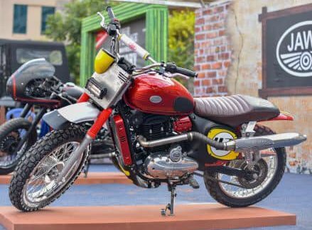 Custom Jawa Forty Two based Scrambler by Autologue Design