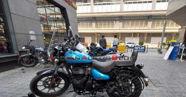 Royal Enfield Meteor 350 supernova blue dual-tone colour spotted
