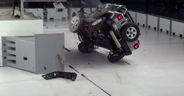 Jeep Wrangler Performs Poorly at IIHS Crash Test - VIDEO