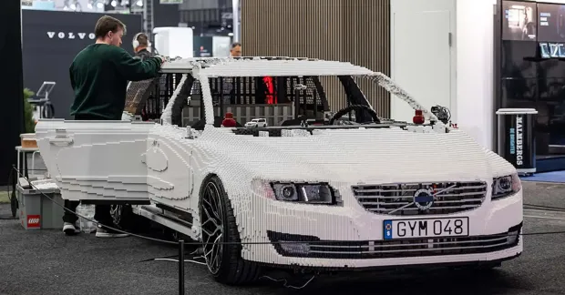 Someone Created a Driveable Scale Model of Volvo V70 Using Lego Bricks
