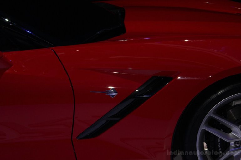 2014 Chevrolet Corvette Stingray unveiled at NAIAS