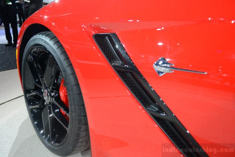 2014 Chevrolet Corvette Stingray unveiled at NAIAS